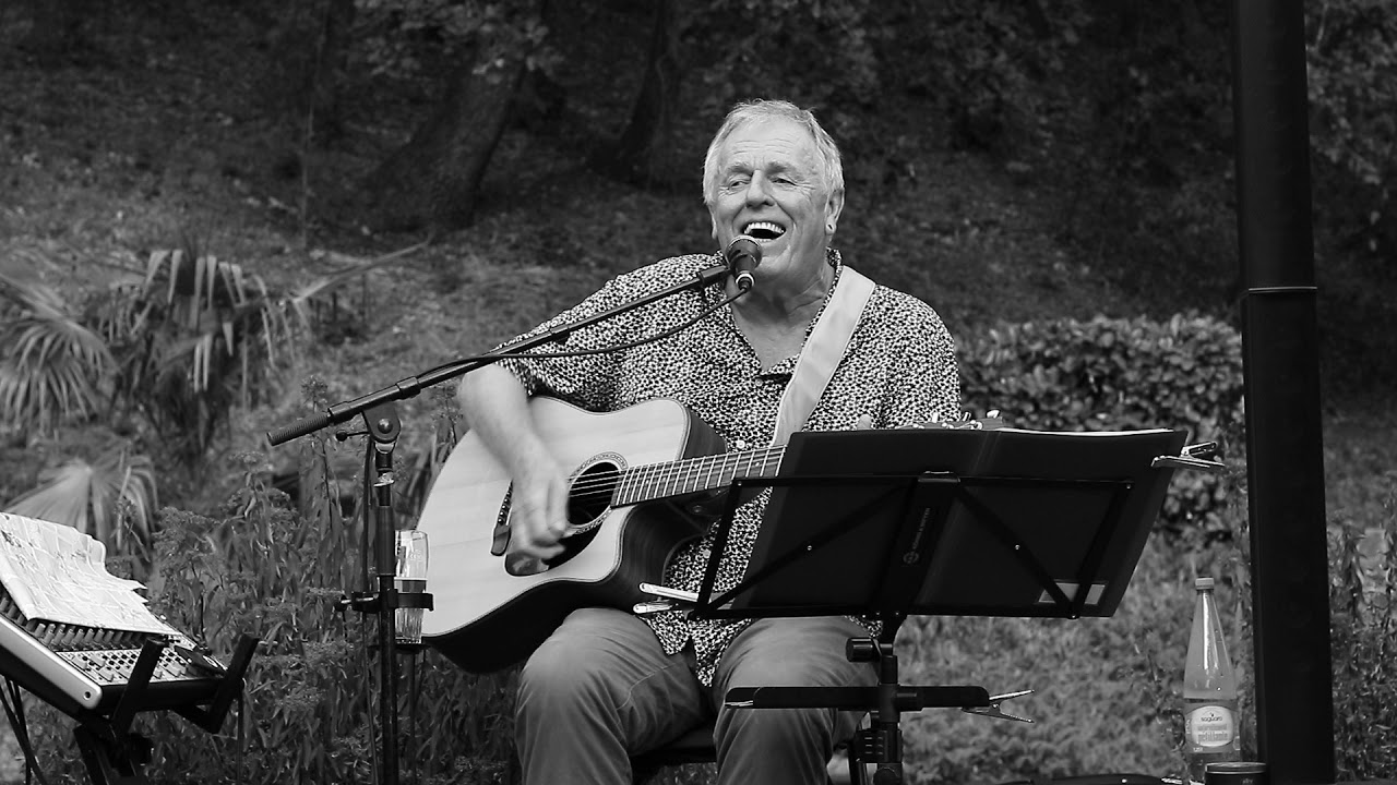 Tim BroadBent Hey Jude (cover) - YouTube