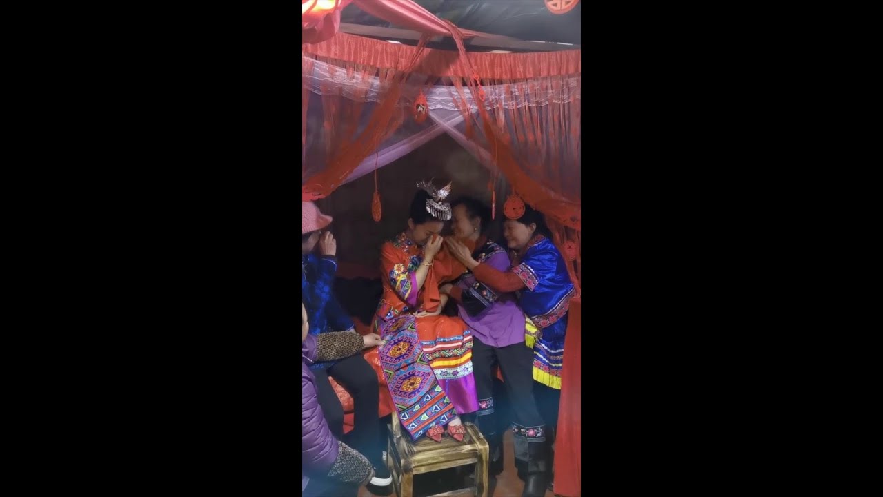 "Crying marriage" ceremony of Tujia ethnic group in central China - YouTube