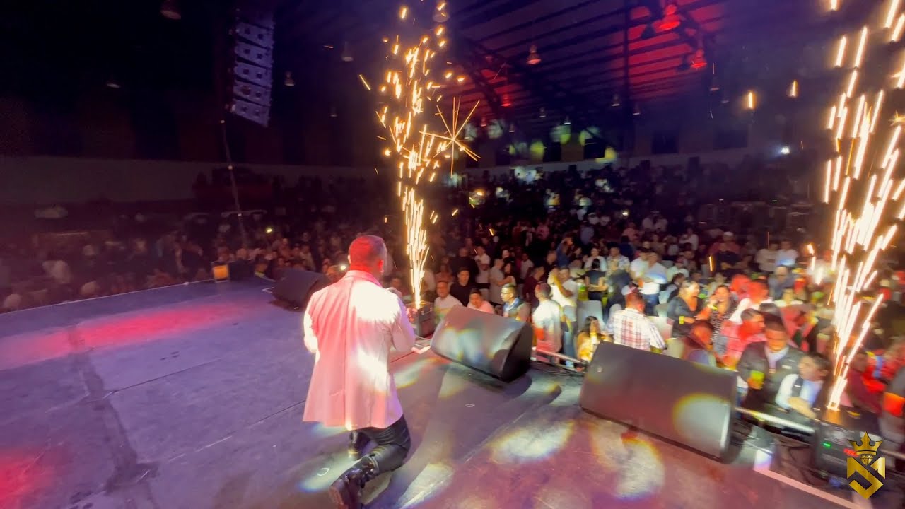 JOSH MEDINA EL CHAMO DE LAS MIL VOCES CONCIERTO EN MERIDA 2022 - YouTube