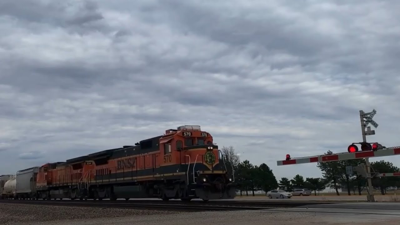 BNSF 570 and 534 Lead L HLA814 (03/29/2020) - YouTube
