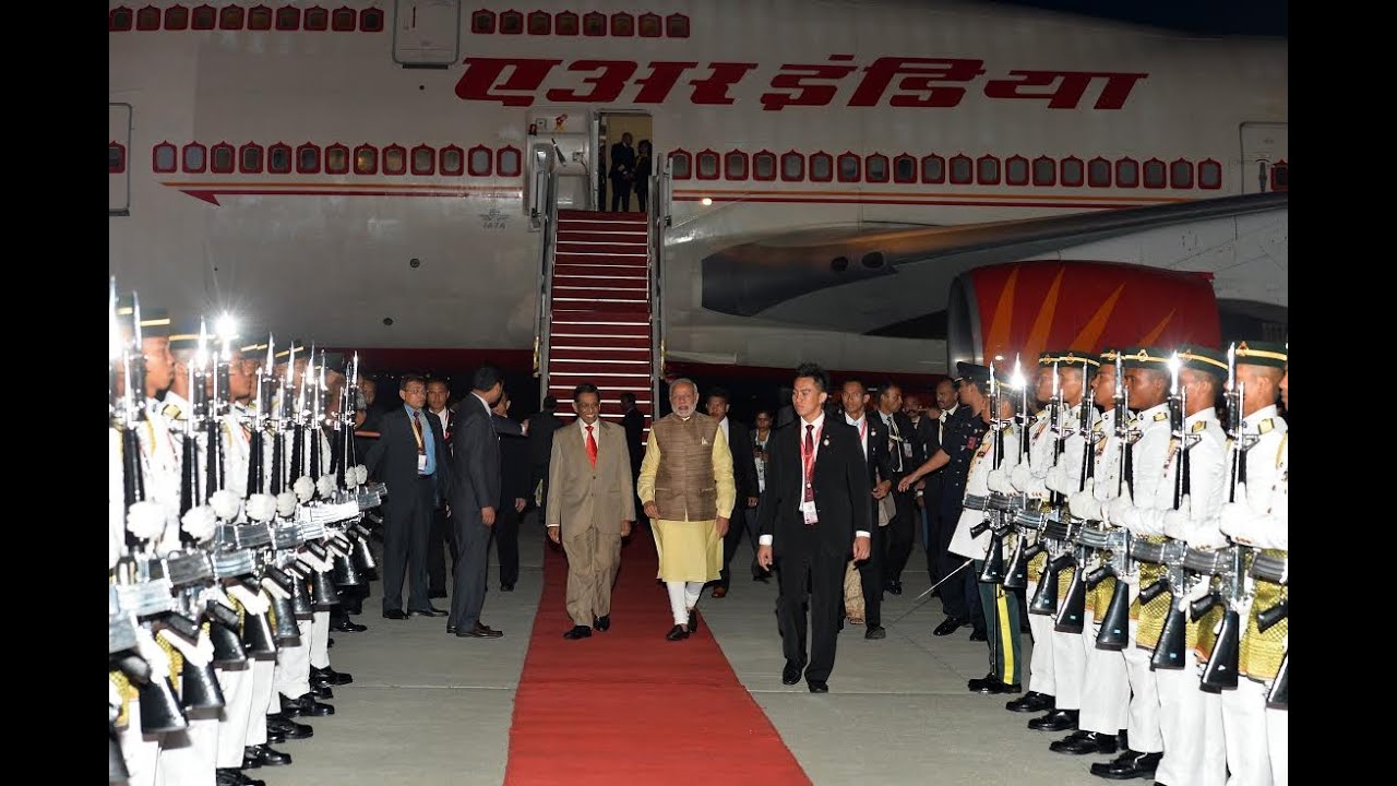 PM Modi arrives at Bunga Raya, Kuala Lumpur Airport, Malaysia - YouTube