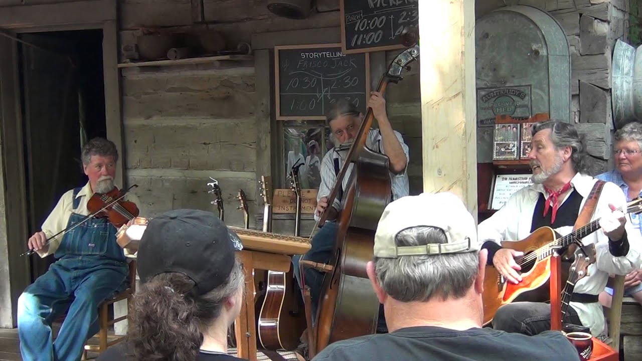 The Homestead Pickers Silver Dollar City Old Blue - YouTube