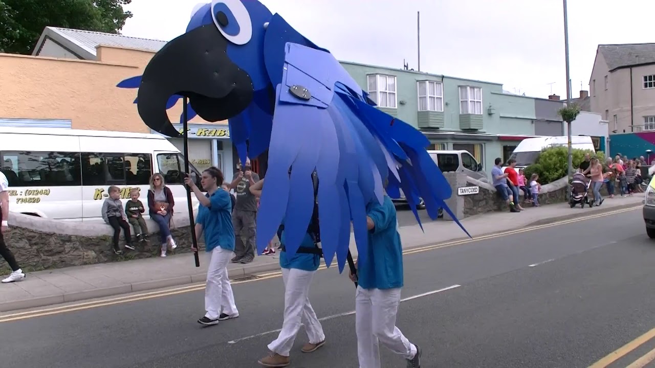 THE MENAI BRIDGE CARNIVAL 2018 - YouTube
