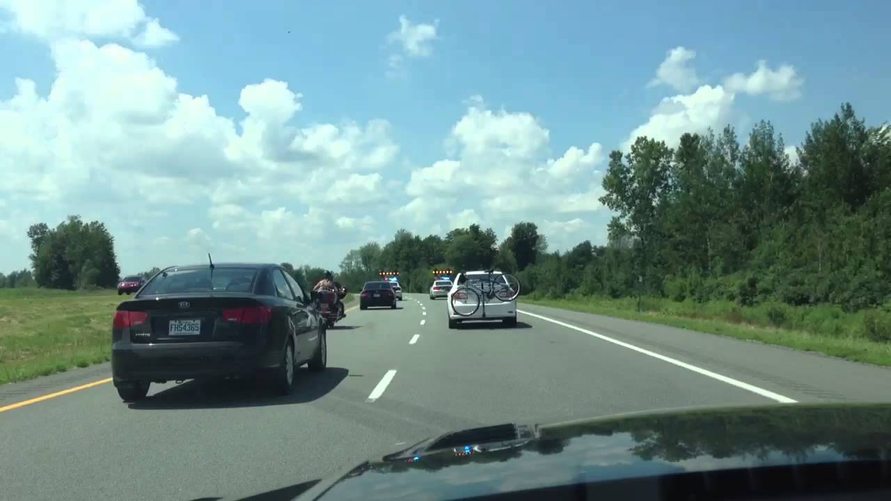 Highway Police acting like pace cars - YouTube