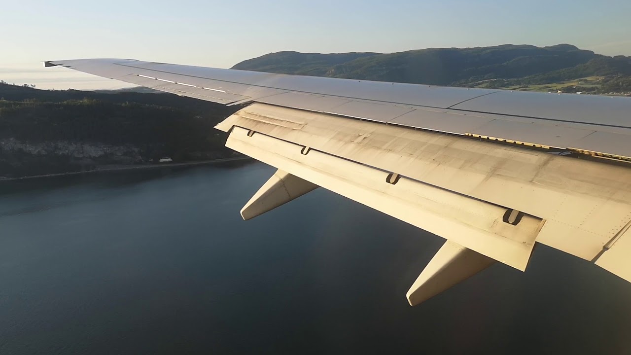 Final approach to ENVA Trondheim airport Værnes - YouTube