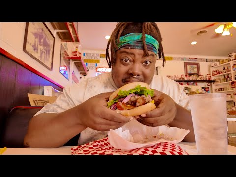 Good Food & Weird Drinks On Route 66 (Cat Pee Soda!? Elvis pie??)