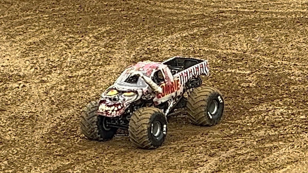 Monster Jam World Finals 22: Racing Competition - YouTube