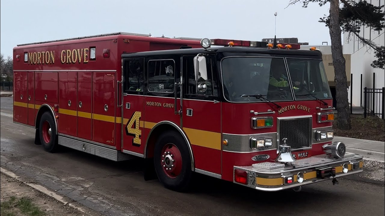 Morton Grove Fire Department Squad 4 arriving On Scene - YouTube