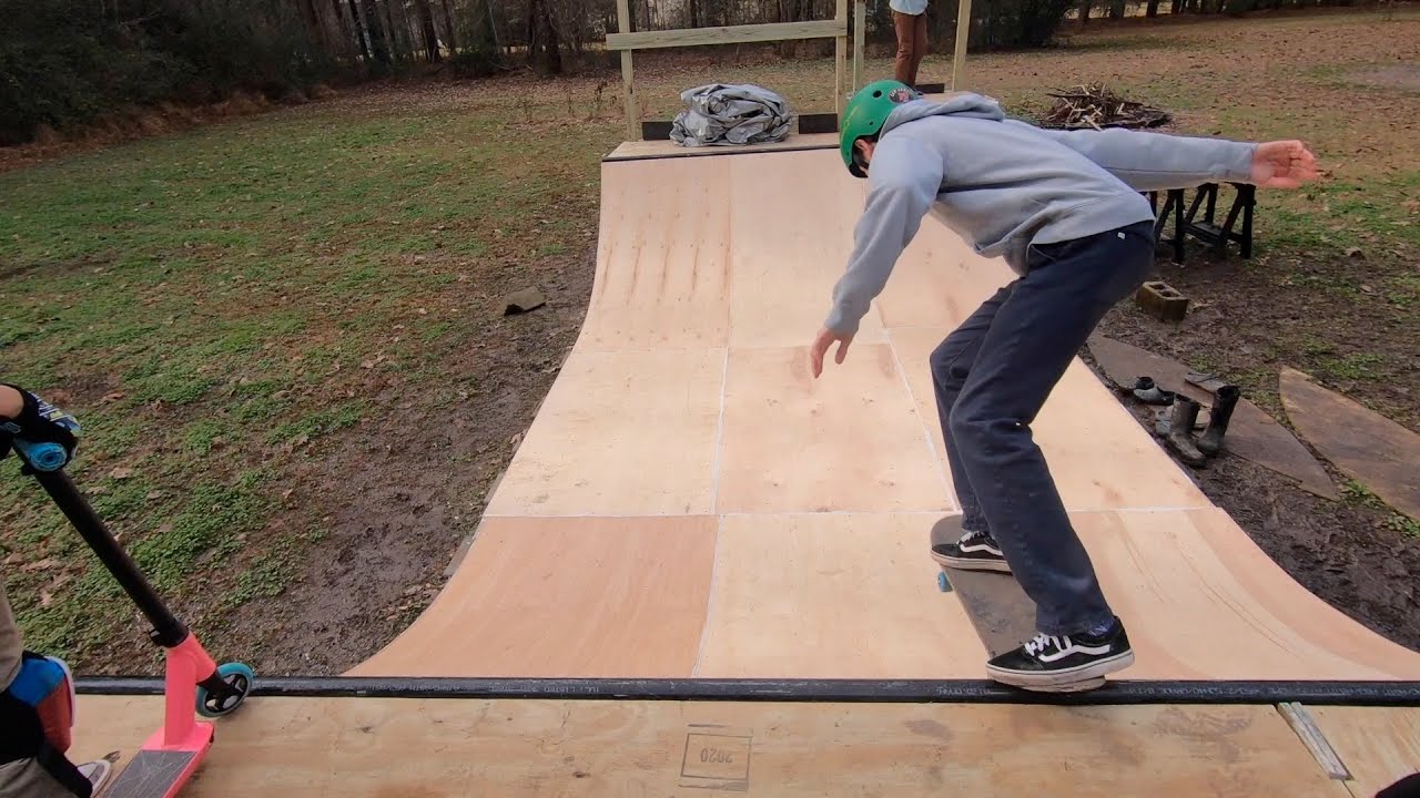 skating backyard half pipe! - YouTube