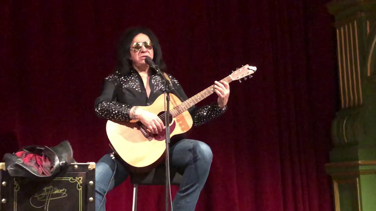 Gene Simmons The Vault Stanley The Parrot Stockholm 2018-06-01 - YouTube