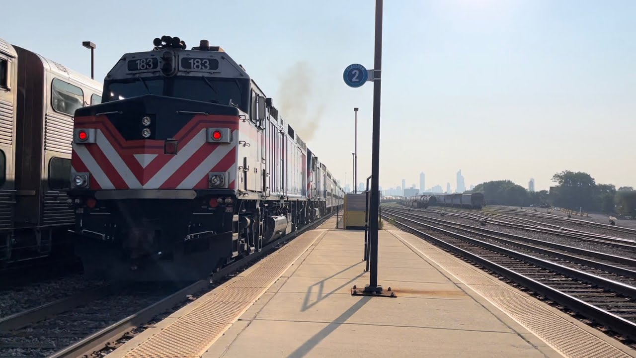 IRL METRA!!! Railfanning Metra trains at Western Avenue and Buckingham ...