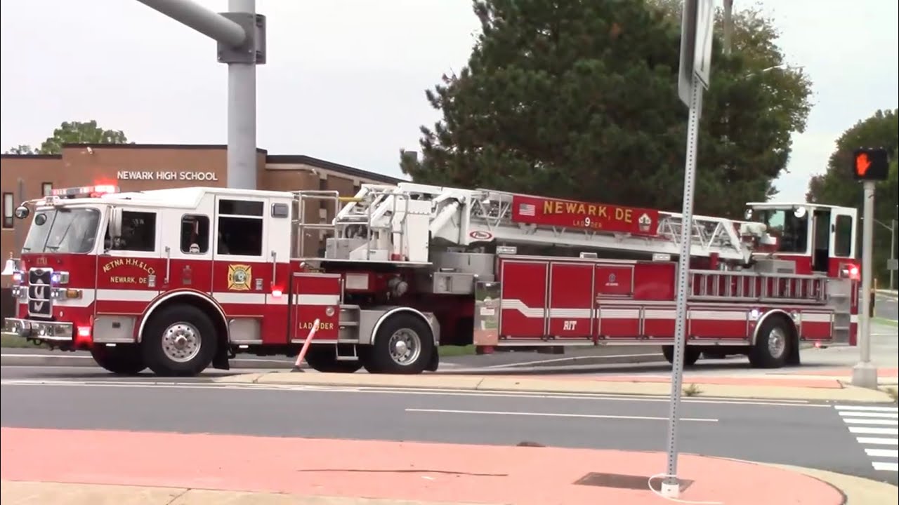 Aetna Hose Hook and Ladder Company Ladder 9 Responding - YouTube