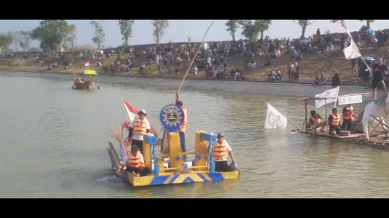 karnaval pecunan || parade perahu || sungai cipelang - YouTube