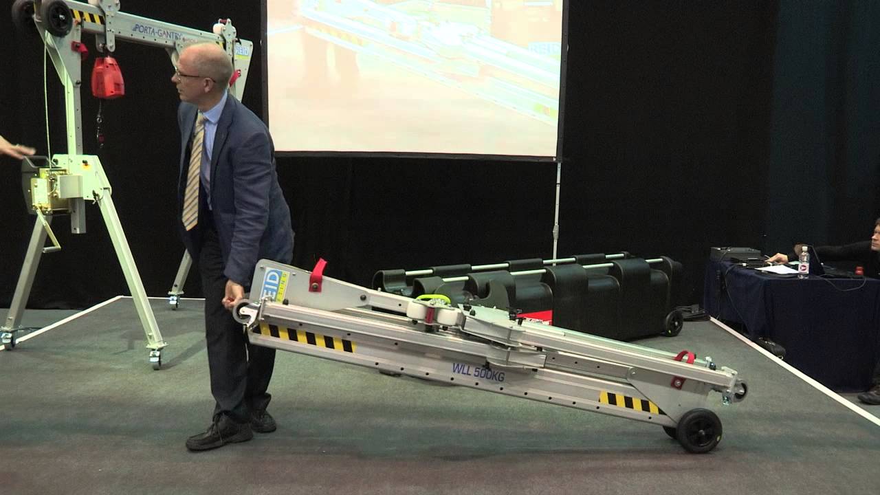 Speedy Integrated Services Show 2014 - Reid Lifting Demo Zone - YouTube
