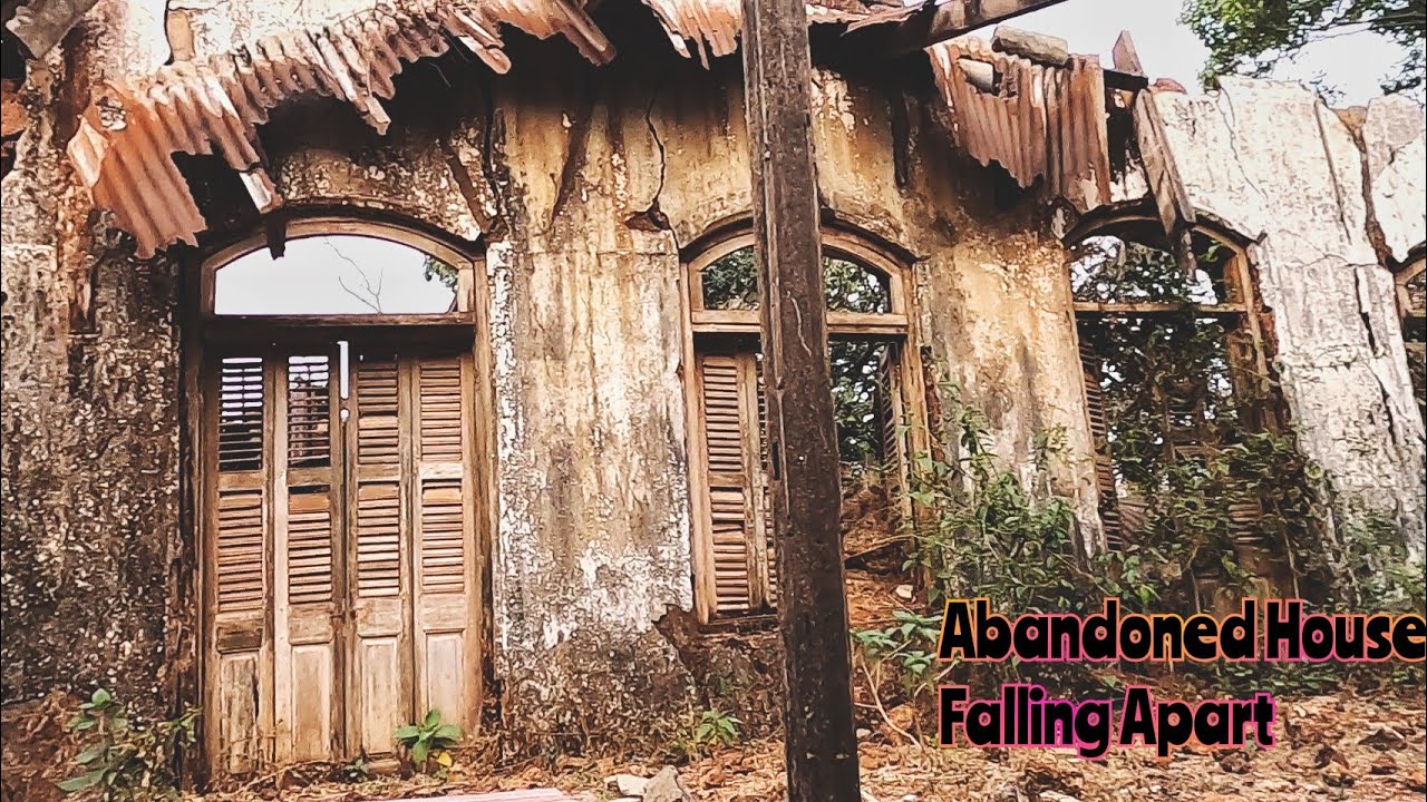 Exploring a collapsing abandoned house - YouTube