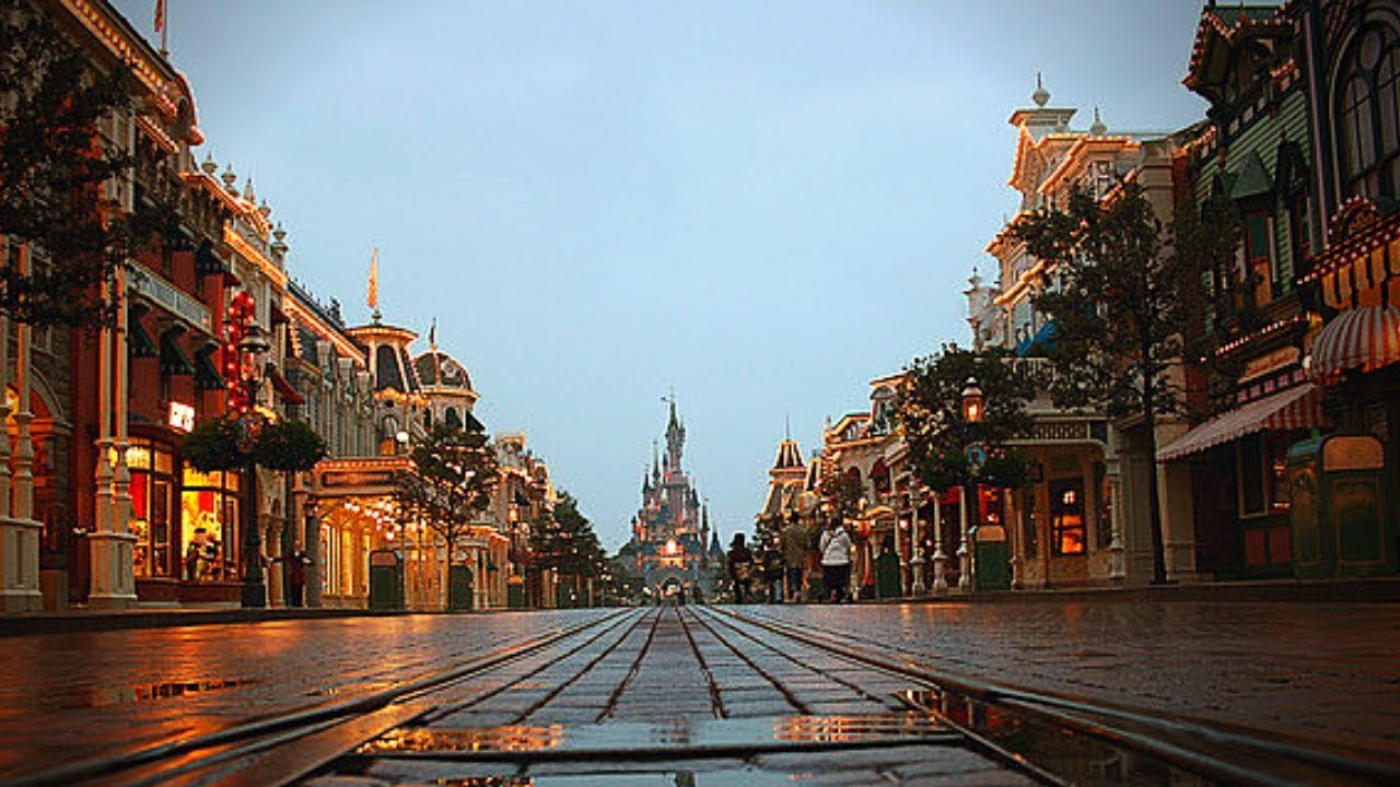 Disneyland Paris 2017, Walking down Main Street USA - YouTube