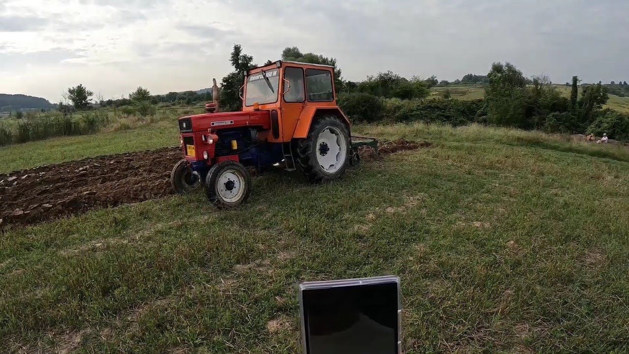Tractor-vlog-u650-Plug-PP4-Start campanie de arat pentru grâul din anul ...
