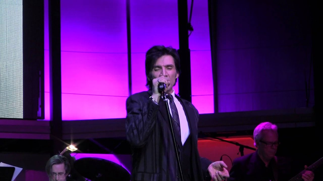 Perry Danos "Hold Me Thrill Me Kiss Me" - YouTube