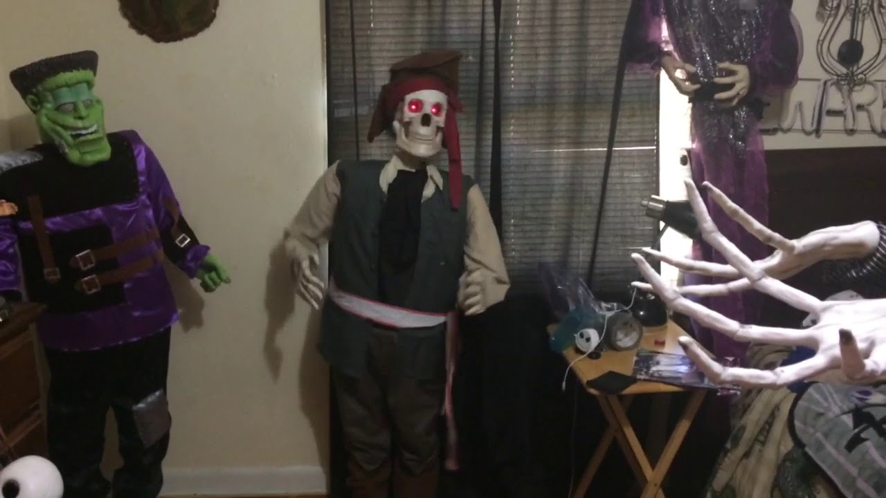 Gemmy life size dancing pirate Skelton - YouTube