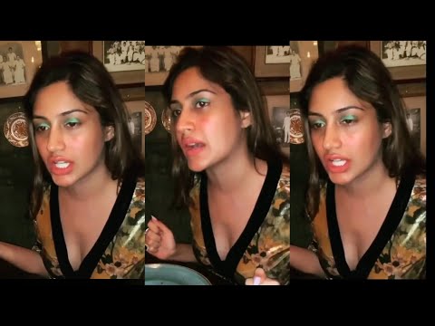 Surbhi Chandna Tv Actress 😍 cute deep cleavage