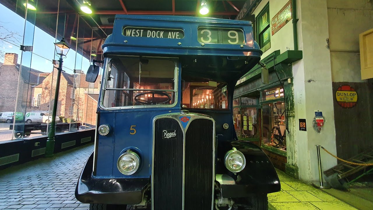 Street life Museum Hull England - YouTube