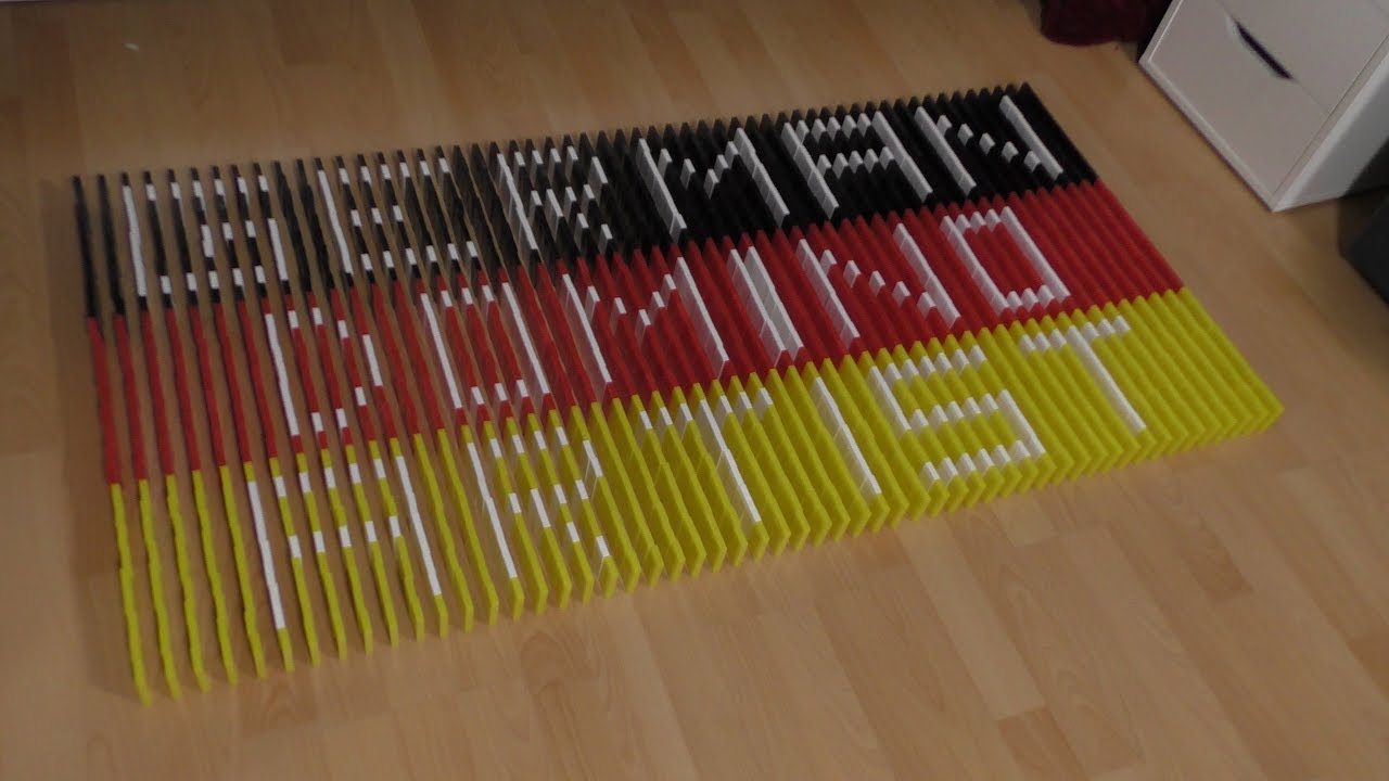 Domino Field Intro out of 1,800 Dominoes | GermanDominoArtist - YouTube