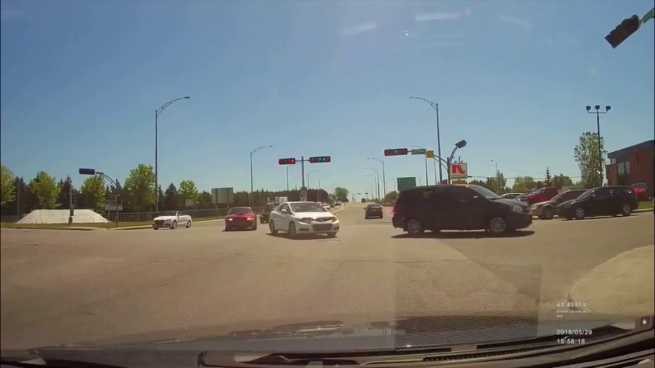 Traffic blocking intersection - YouTube