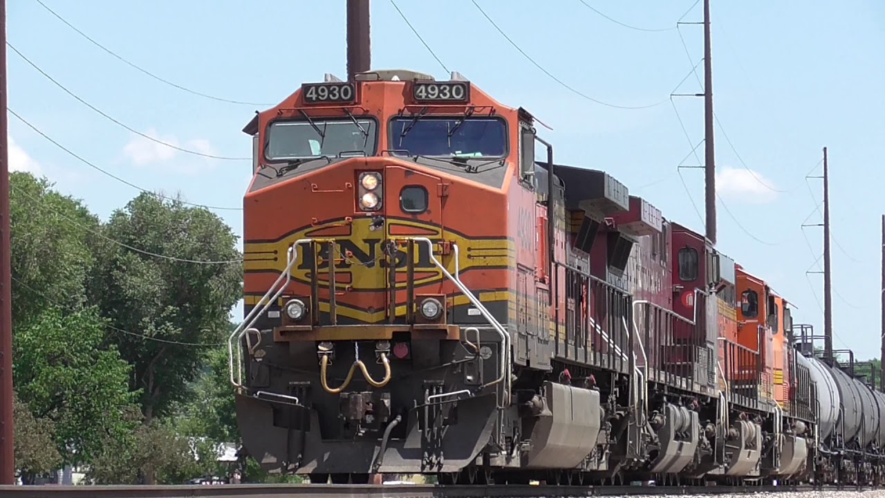 BNSF 4930 South [Stopping & Going!] Ft. Idiots - YouTube
