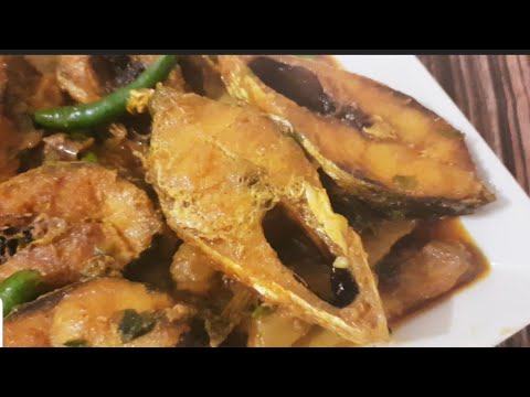 Traditional Bangladeshi Popular Ilish Fish & Green banana Recipe ...