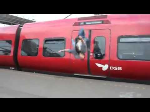  Trene şekil yaparak binmek