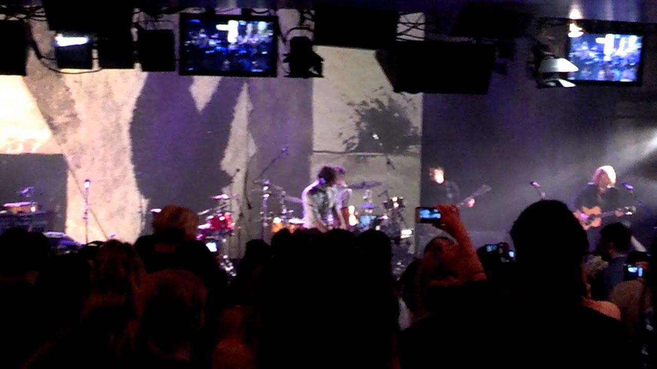 Gotye - Somebody I Used To Know - Live on Letterman - YouTube