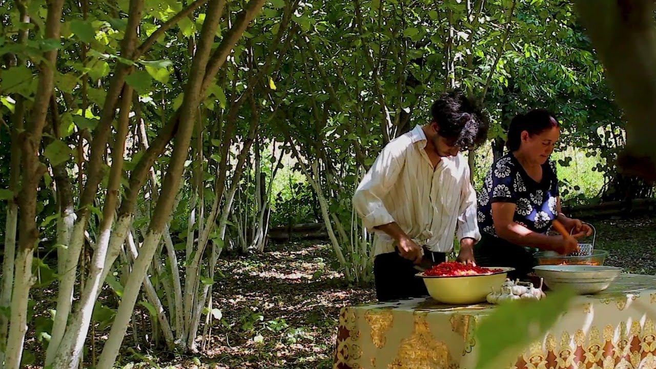 LECHO -Slavic canned vegetable salad | Outdoor Cooking 4K - YouTube