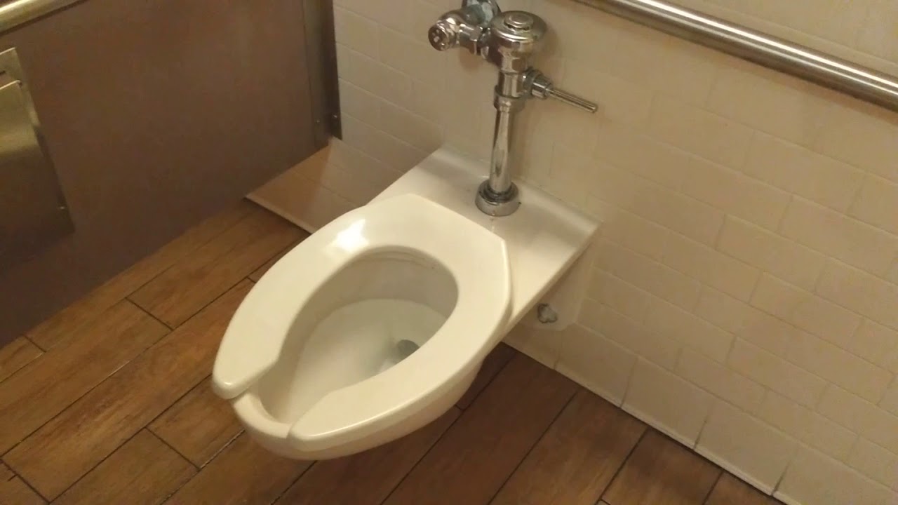 Cracker Barrel in Tyrone GA has shitty restrooms - YouTube