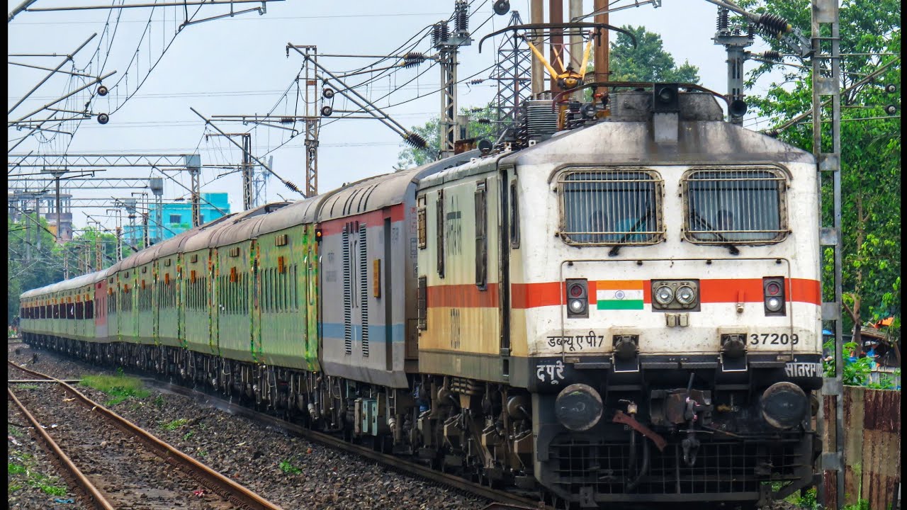 Yesvantpur Duronto Special : SRC WAP7 leads the LHB Duronto liveried ...