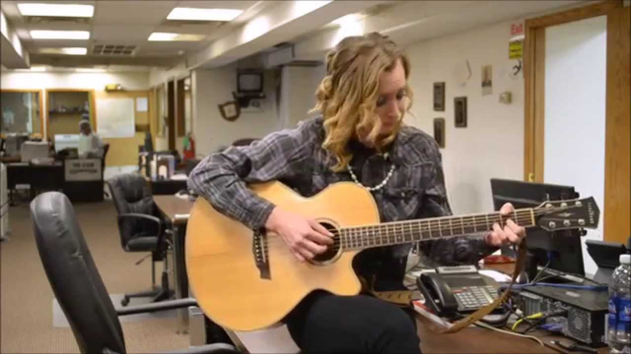 Newsroom Concerts No. 5: Elle Carpenter - YouTube