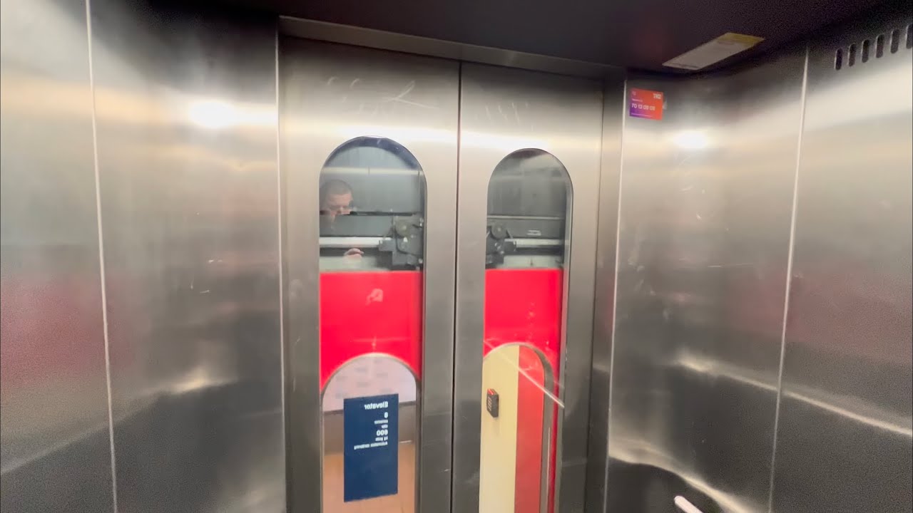 MODERNIZED!!! 1983 Siemens Hydraulic Elevator @ Københavns Hovedbanegård, Copenhagen, Denmark ...