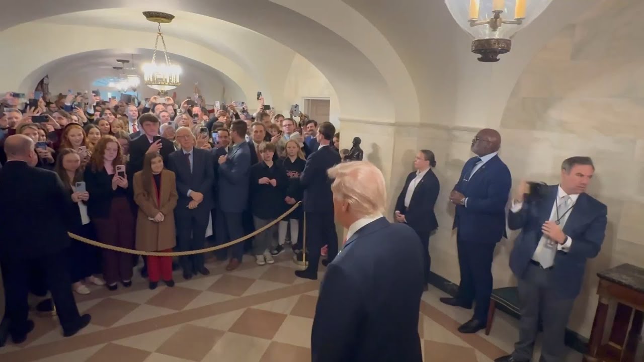 President Trump stops by to say hello to a group touring the White ...