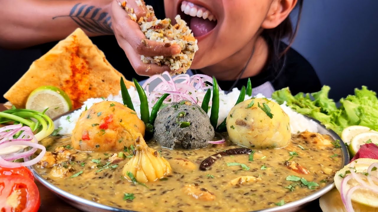 COOKING & EATING ASSAMESE STYLE KHAR DIA MATI MAHOR DALI WITH KOTHALOR ...