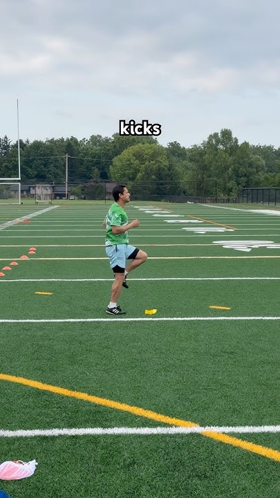 Soccer Warm-Up Drill: Knee Kicks + Toe Taps#soccerskills - YouTube