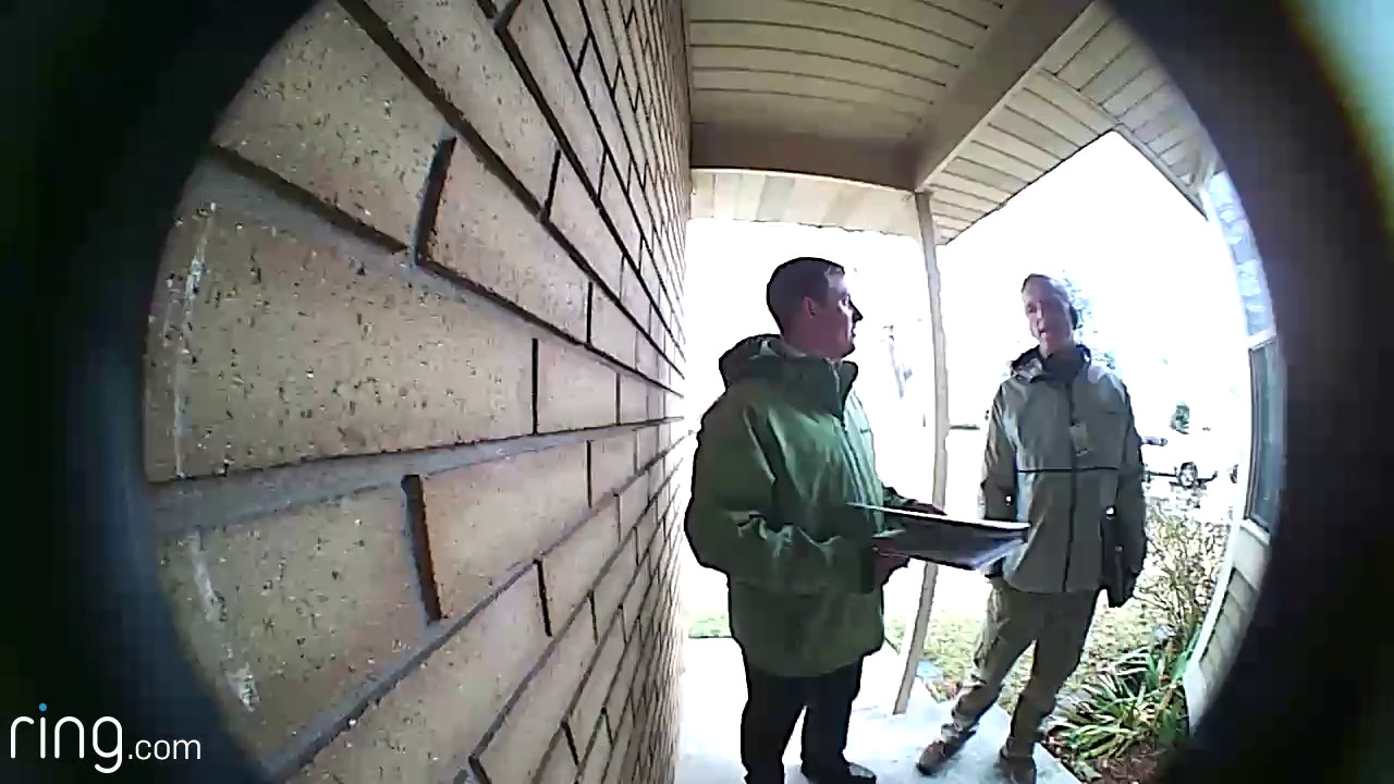 The perks of a motion activated recording doorbell - YouTube