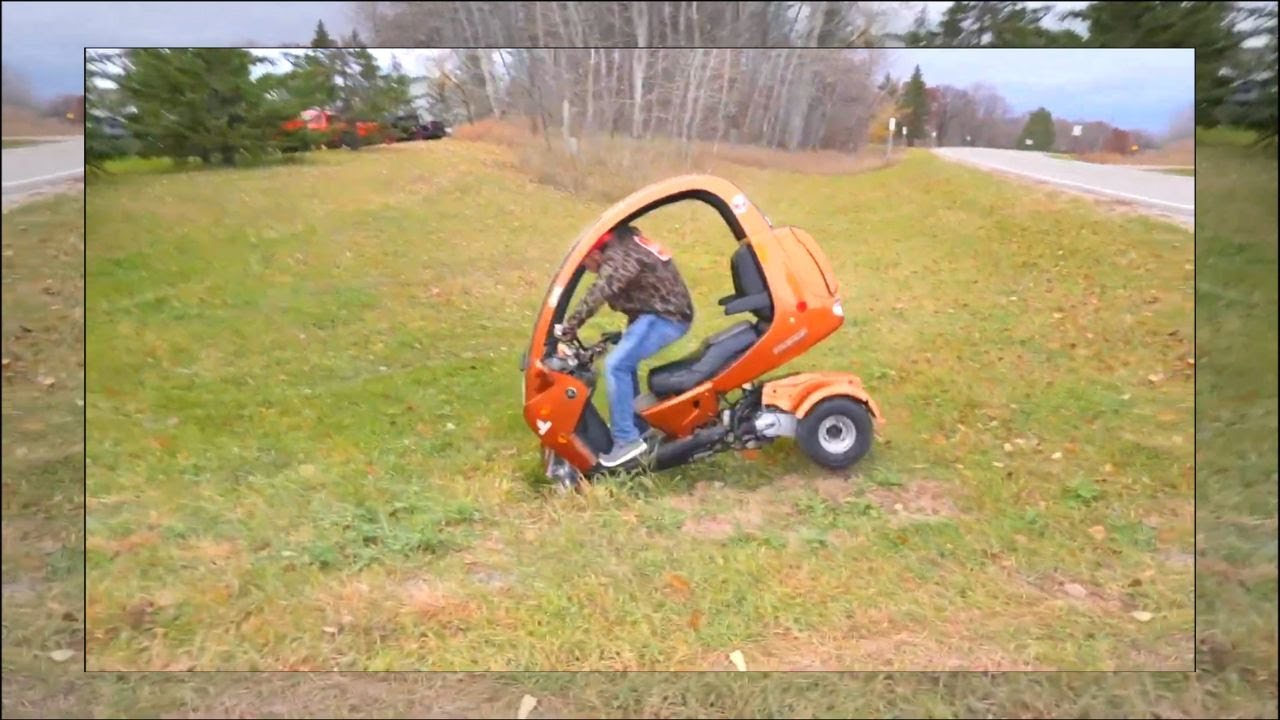 How to surprise a 3 wheeler rider - YouTube