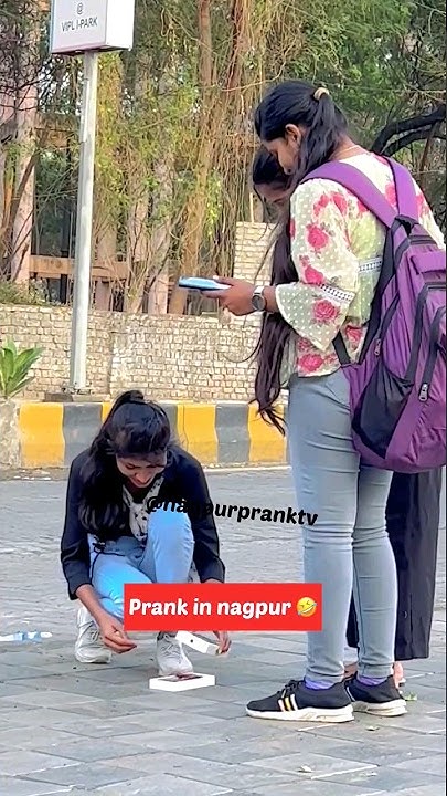 ladkiyon ke sath Ho Gaya prank iPhone ki jagah Nikla condom ka box - YouTube