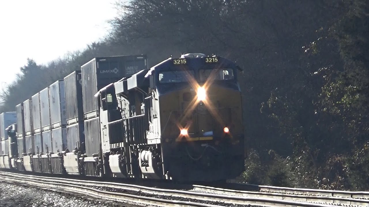 CSX ES44AH 3215 w/ "Mid"-DPU Leads Intermodal I126 on 12/23/21 - YouTube