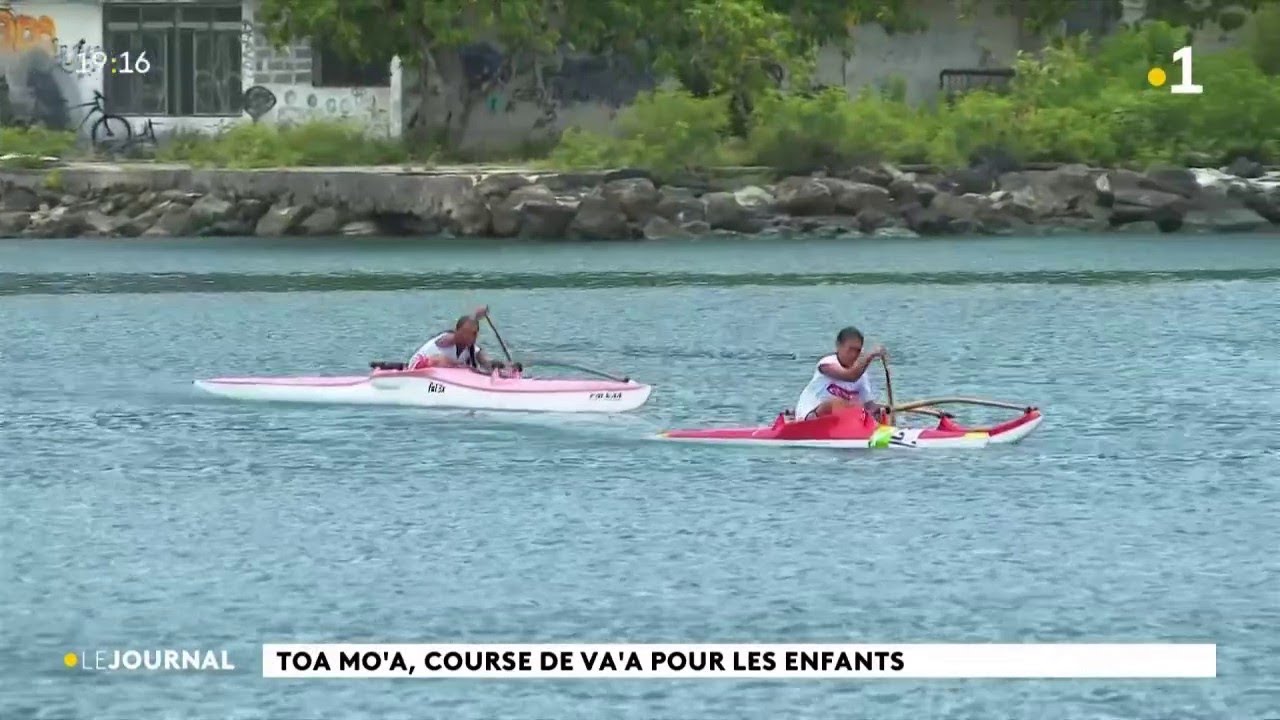 Toa Mo'a : la course de va'a pour les enfants - YouTube