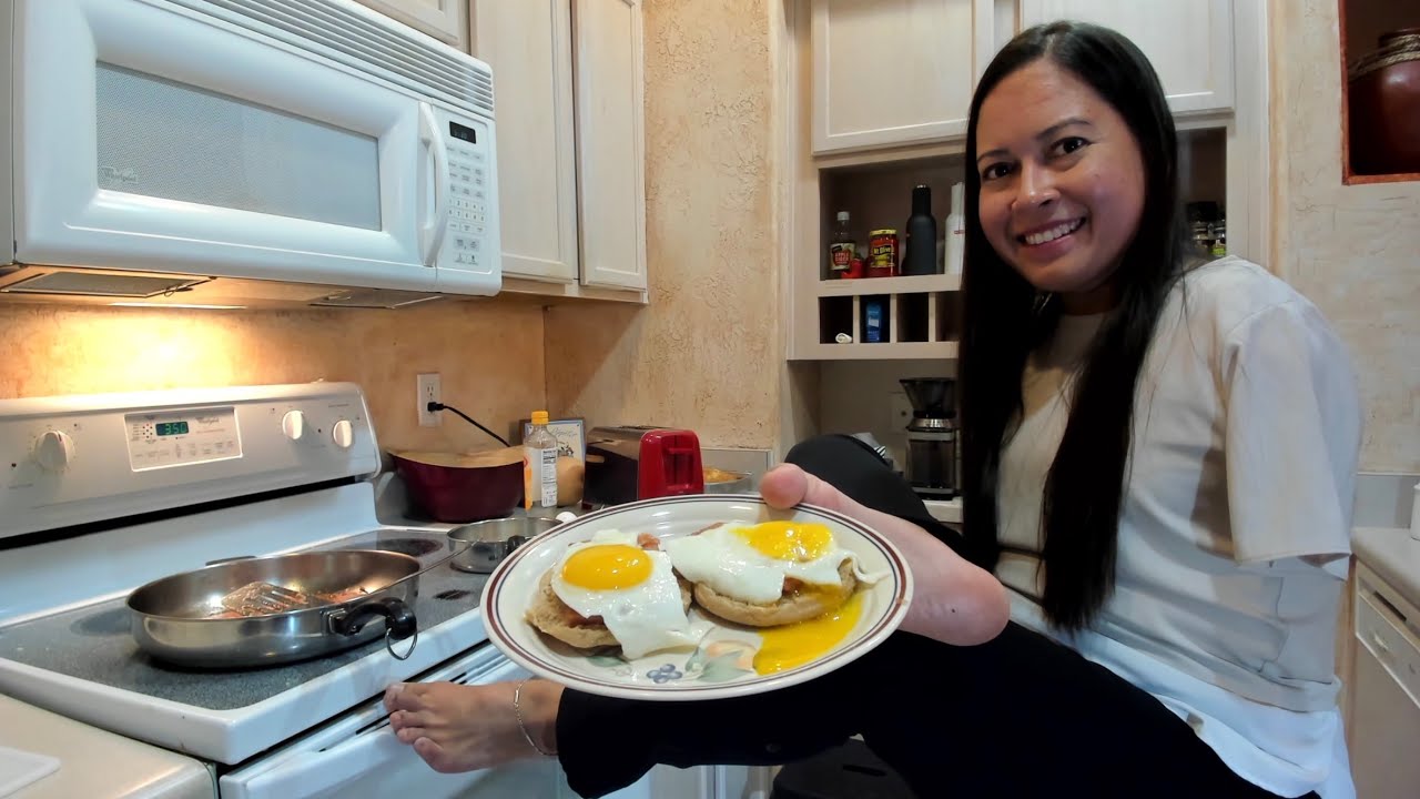Toe Food Tuesday 8 Eggs Benedict - YouTube