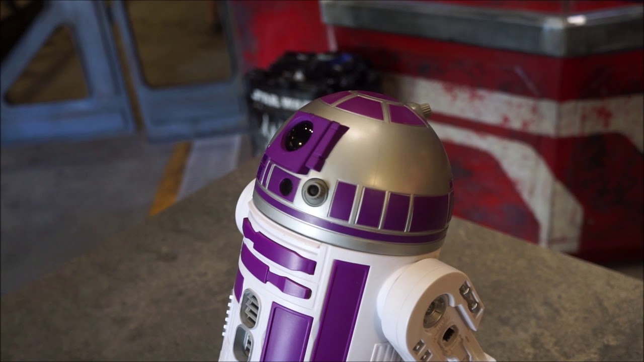 The Droid Depot at Disneyland's Star Wars Galaxy's Edge - YouTube