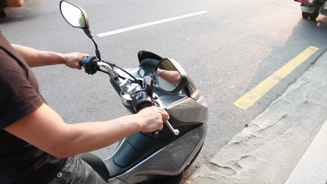 Honda PCX Idling stop Video clip - YouTube