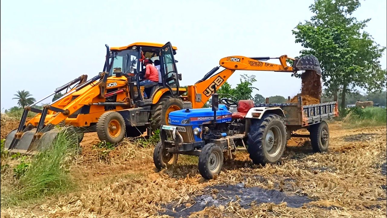 Jcb 3dx Backhoe Machine Loading Mud In Old Sonalika 740 Di Tractor ...