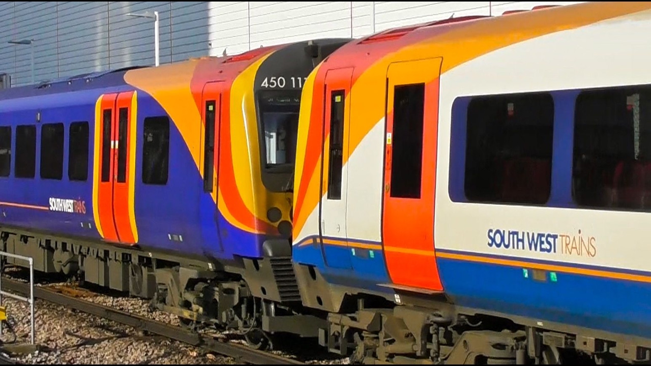 SWT 9 Car Hybrid 450111 + 444035 At Portsmouth & Southsea Low Level ...