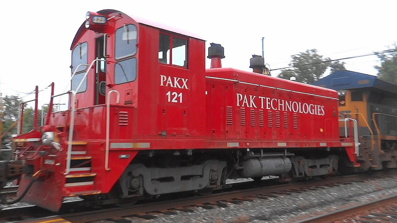 EMD SW1200 Switcher Miss Minnie Pearl on CSX Freight Train - YouTube